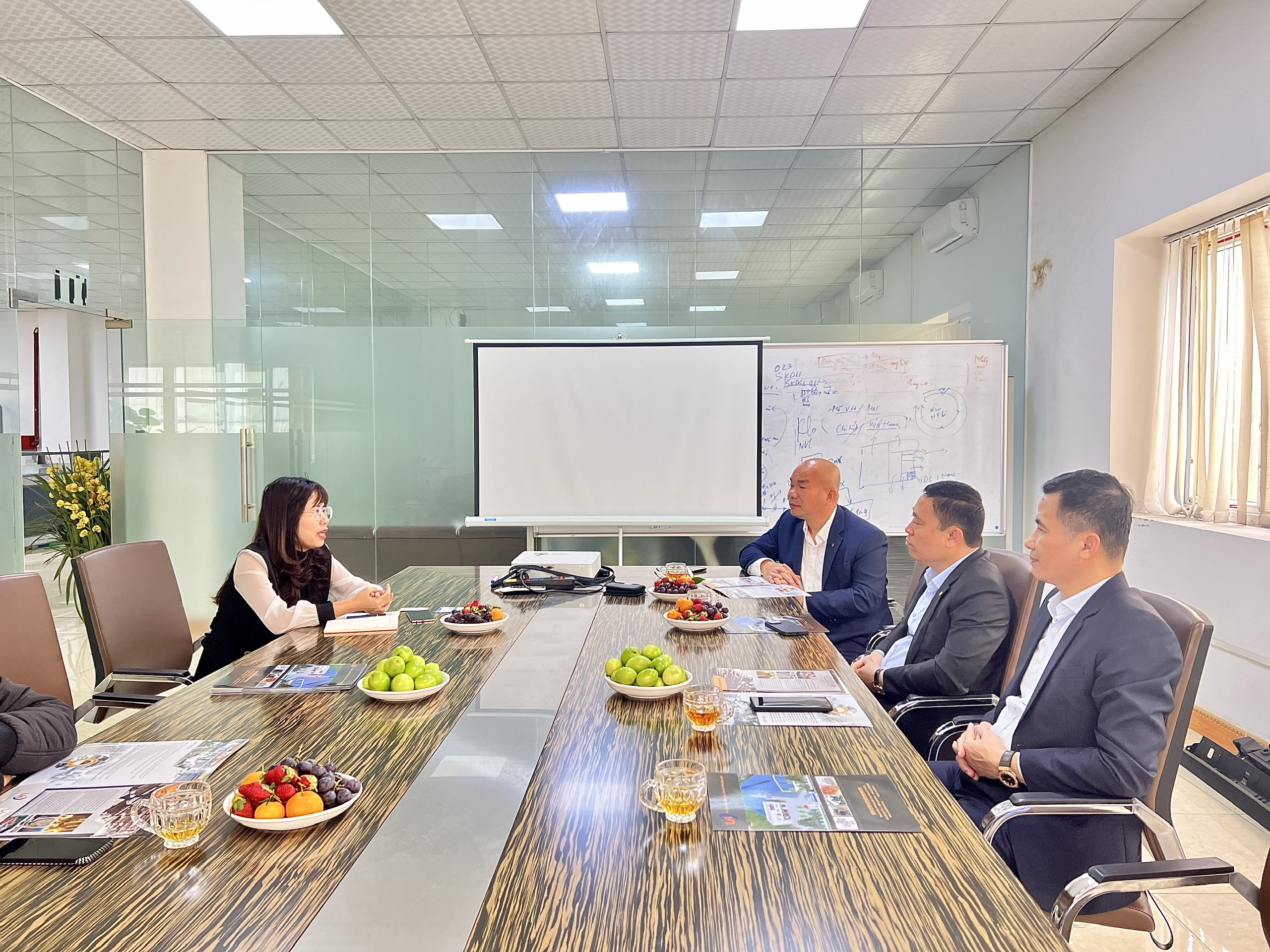 Phó Chủ tịch HAMI tới thăm và làm việc với doanh nghiệp sản xuất chủ lực tại Khu công nghiệp ...